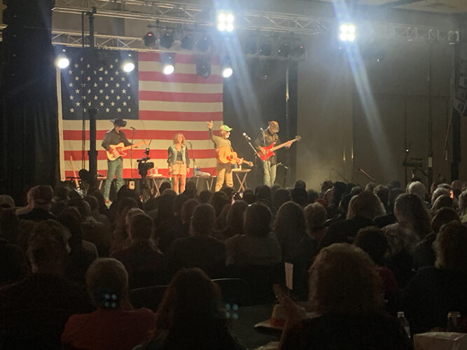 Aaron Tippin performs to packed crowd at APlex in Alpena | News, Sports ...